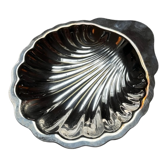 Vintage | Accents | Pair Of Silver Plate Shell Dishes By Oneida | Poshmark